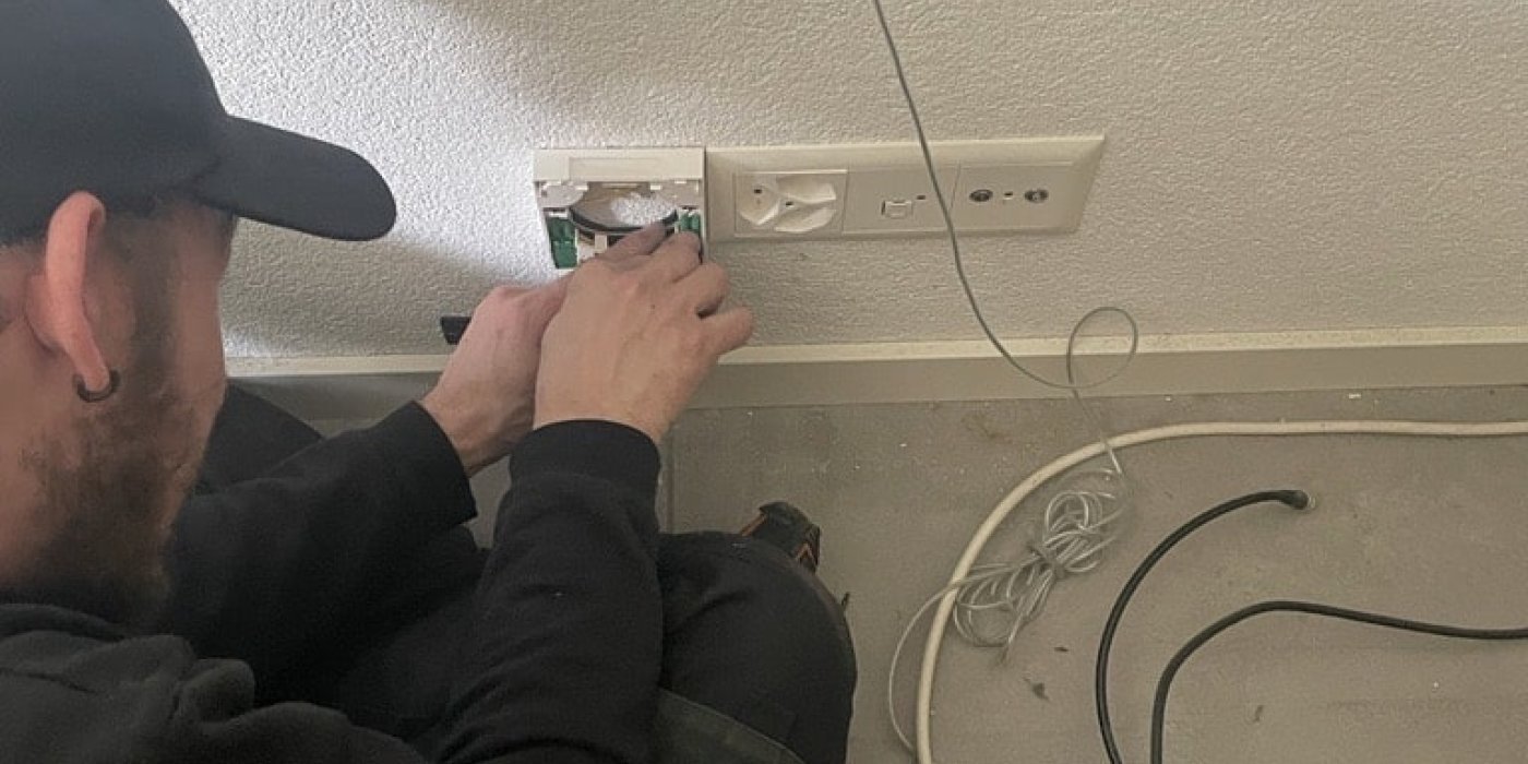 Installation de nos premières prises OTO pour la fibre optique - SIE-TVT